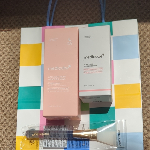 Medicube | Skincare | Medicube Pink Peptide Serum Collagen Night Mask ...